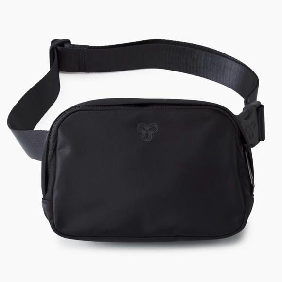 TNA | Bags | Aritzia Tna Onthego Belt Bag Black | Poshmark